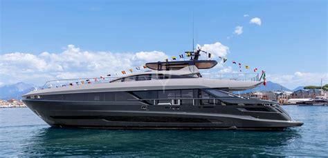 Never Give Up Yacht Charter Price Overmarine Luxury Yacht Charter