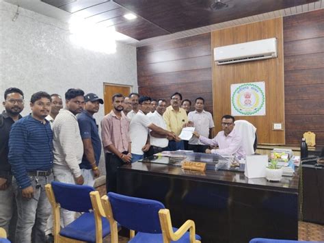 तृतीय वर्ग शासकीय कर्मचारी संघ ने विभिन्न मांगों को लेकर अपर कलेक्टर को सौंपा ज्ञापन Gyapan