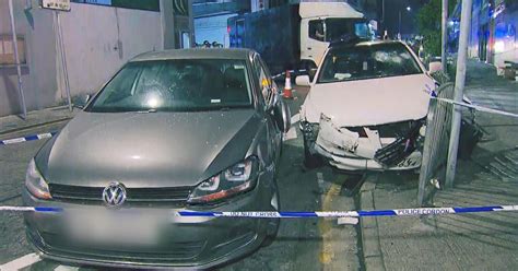 葵涌有私家車遇襲後撞別車及鐵欄 警方列刑毀案處理 無綫新聞tvb News
