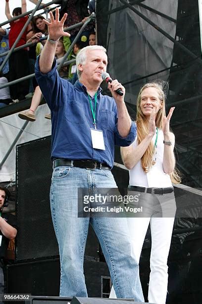 9 Hot Sexy Suzy Amis Bikini Pics