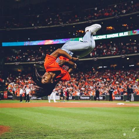 Simone Biles Kicks Off Game 1 Of The World Series Makes The ‘play Ball Call