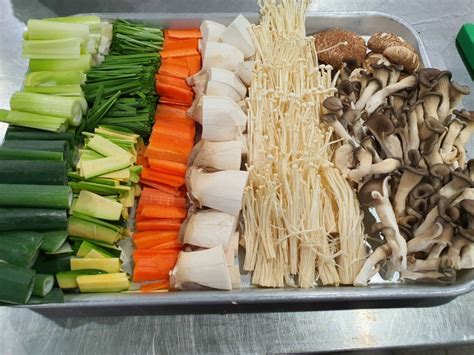 원팬 깔끔한 만두 버섯전골 만드는 법