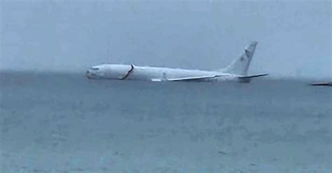 P 8a Crash Lands Into A Bay In Hawaii Media Calls It Spy Plane