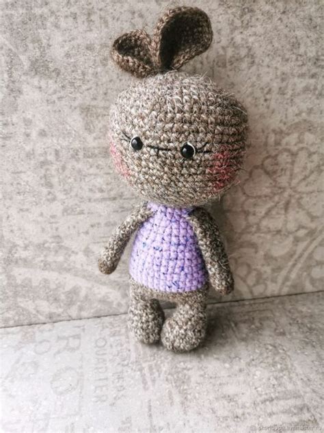 Интерьерная игрушка Заяц Мокки авторская вязаная ручной работы в интернет магазине на Ярмарке