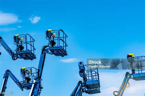 굴절식 붐 리프트 공중 플랫폼 리프트 푸른 하늘에 대한 망원경 붐 리프트 임대 및 판매를위한 모바일 건설 크레인 유지 보수 및 수리 유압 붐 리프트 서비스 크레인 대리점 0