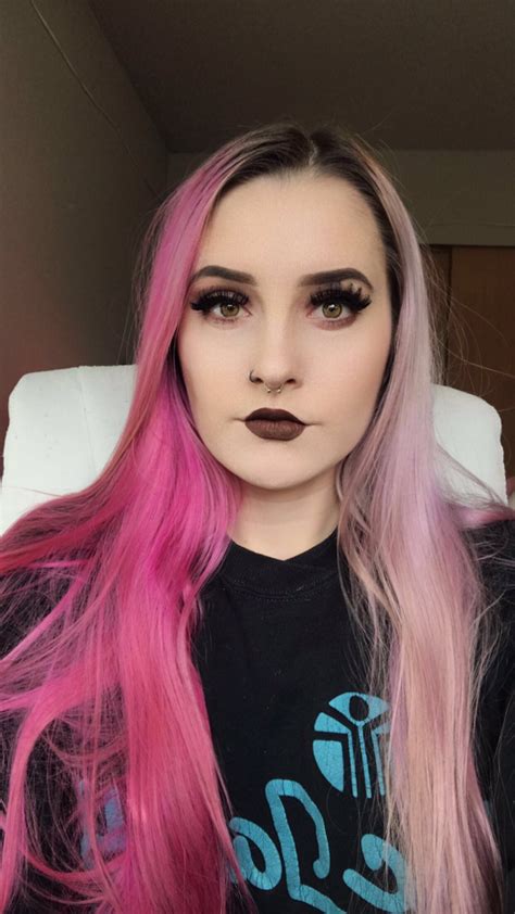 I Think My Eyes Can Control You To Bow Down And Kiss My Feet Kik Missflynn9 Scrolller