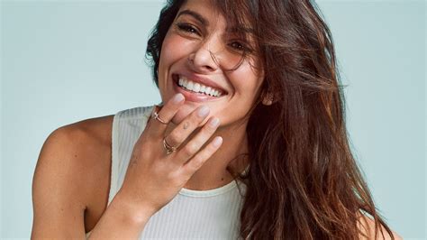 Sarah Shahi Wallpapers Top Free Sarah Shahi Backgrounds Wallpaperaccess