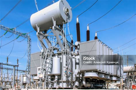산업용 고전압 변전소를 위한 강력한 전력 변압기 에너지 기업 변압기에 대한 스톡 사진 및 기타 이미지 변압기 전기 변전소 기체 물리 구조 Istock