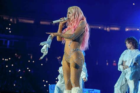 Karol G Wows Houston Fans On Mañana Será Bonito Tour At Nrg Stadium