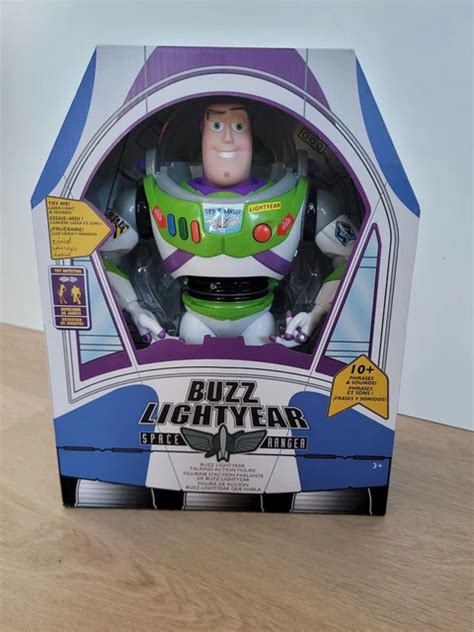 Figurine Disney Toy Story Ultimate Buzz Lightyear Deluxe Box Light