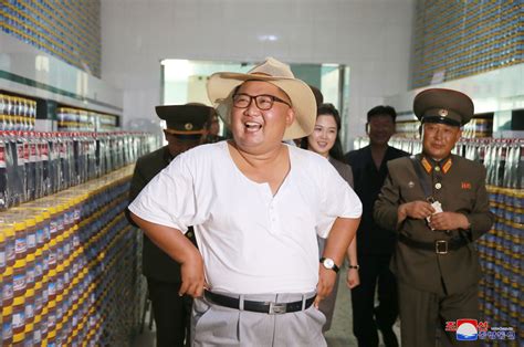 Photo Kim Jong Un Shows Off His Summer Fashion North Korea News