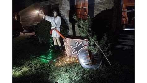 Cousin Eddie Display So Real It Prompts Police Call In Kentucky
