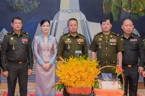 ថ្នាក់ដឹកនាំទីចាត់ការចលនូប្បត្ថម្ភអញ្ជើញចូលជូនពរ ឯកឧត្តម នាយឧត្តមសេនីយ៍ ទៀ សីហា