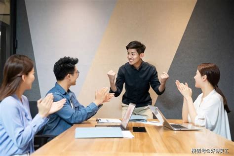 注重员工自身发展，并且有效推行宣传以人为本的企业，可以有效增加其归属感公司