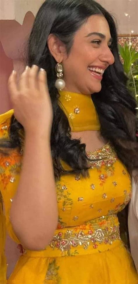 Sarah Khan Is Randi Ko Dekh Kar Hi Lund Khara Ho Jata Hai Aur Kis Kis