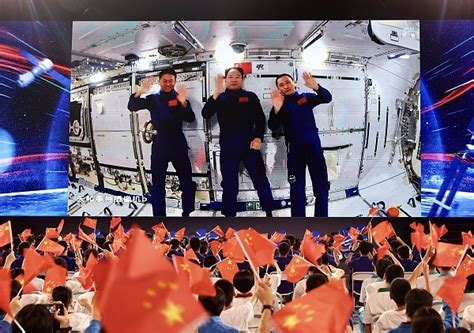 总台环球资讯广播天宫课堂第四课圆满成功中外学生直呼过瘾 新闻网