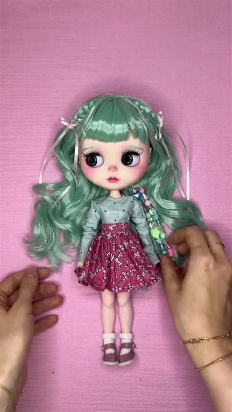 بچها از این عروسکا بلاخره دیدم داخل بازار می خوام بخرمم😂 فیلم ویسگون