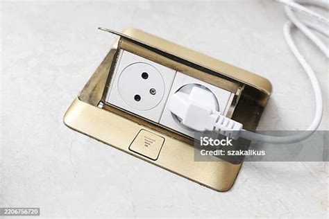 흰색 플러그가 있는 팝업 조리대 콘센트 주방 설치를 위한 개폐식 전원 소켓 0명에 대한 스톡 사진 및 기타 이미지 0명 가구 가정 주방 Istock