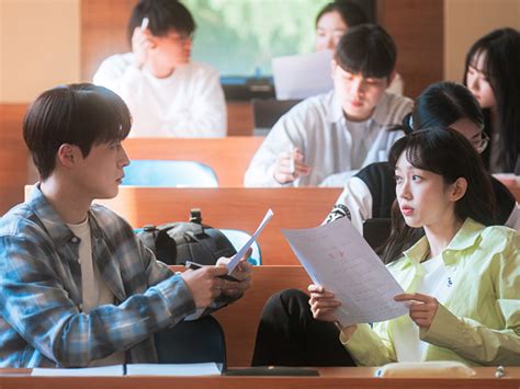 Han Ji Hyun Cinlok Dengan Baek In Hyuk Saat Jadi Anggota Cheerleader Di