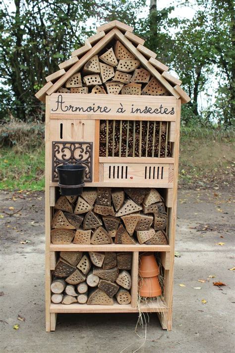 Armoire à Insectes © Option Papillons Bug Hotel Insect Hotel Decor