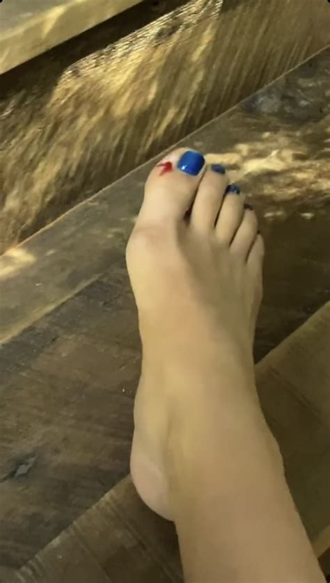 Florence Pugh S Feet