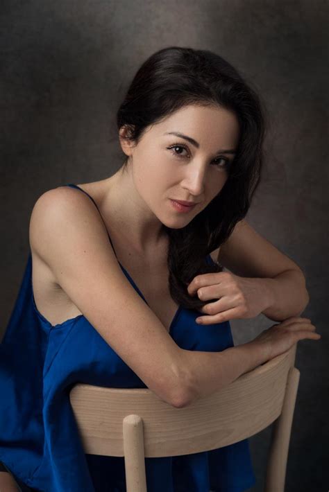 Attrice E Modella E Ballerina Dai Tratti Asiatici Disponibile A Roma