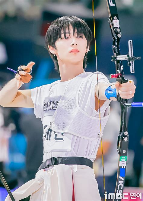 움짤 태산 나 오늘 센치해 아육대 B하인드