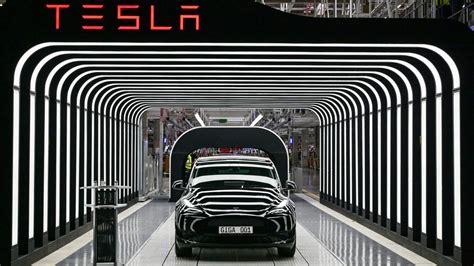 Tesla Is Sued By Drivers Over Alleged False Autopilot Full Self Driving