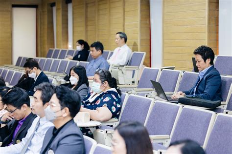 ประชุมคณะกรรมการติดตามและประเมินผลการปฏิบัติงานของมหาวิทยทาลัยศรีนครินทรวิโรฒ