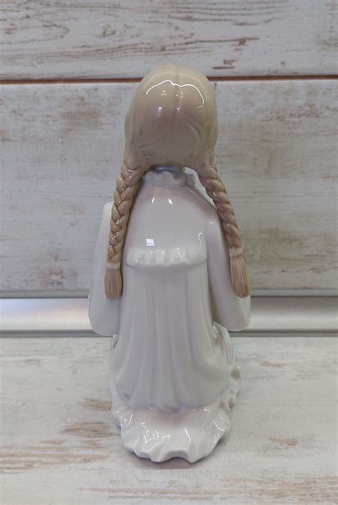 Статуетка Nao Llardo дівчина тримає цуценя на колінах сувенір 1 600 грн Предметы искусства