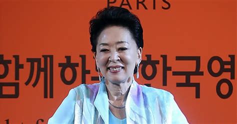 디렉터스 체어 증정 받은 배우 김지미