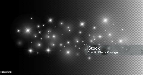 불꽃과 별은 하얀 빛으로 빛납니다 빛나는 별과 반짝임은 투명한 배경에 고립되어 있습니다 광학 조명 효과 반사 반짝임 빛 빛나는