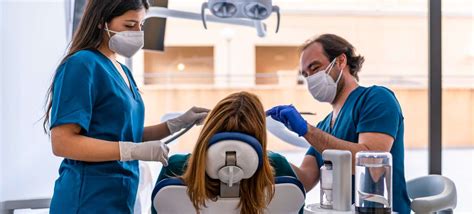 What Is A Dental Assistant Your 2025 Career Guide Coursera