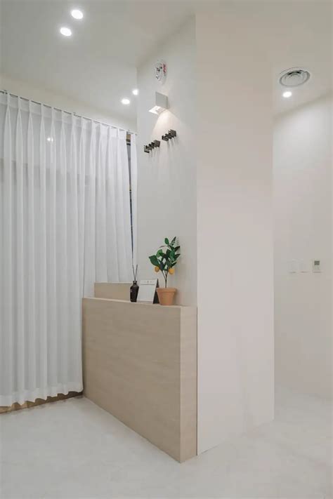 화이트톤 아늑한 상가 내부에 위치한 부산 12평 네일샵 인테리어 부산 금정구 부곡동