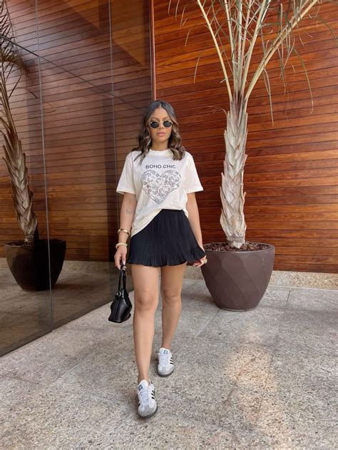 Look Com Mini Saia Plissada Em 2025 Looks Estilosos Looks Looks Casuais