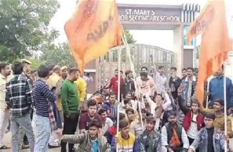 Jhansi News “जय श्रीराम” बोलने पर 4 स्टूडेंट्स स्कूल से निष्कासित