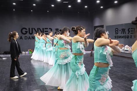 参加第九届全省民族运动会表演项目的队员们正在紧张训练 中华龙都网 周口报业传媒集团主办 河南省重点新闻网站