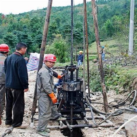 工程地质钻探钻孔大山谷图库