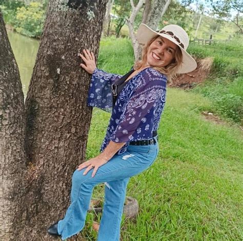 O Dia São Cheio De Aplausos A Noite Vazia Sem Ninguém Por Perto So A Solidão Não Nascemos Pra