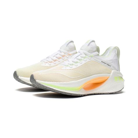 速跑鞋跑鞋跑步鞋大山谷图库