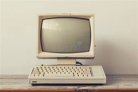Vintage Retro Computer With Monitor And Keyboard On Wooden Desk Stock Illustration