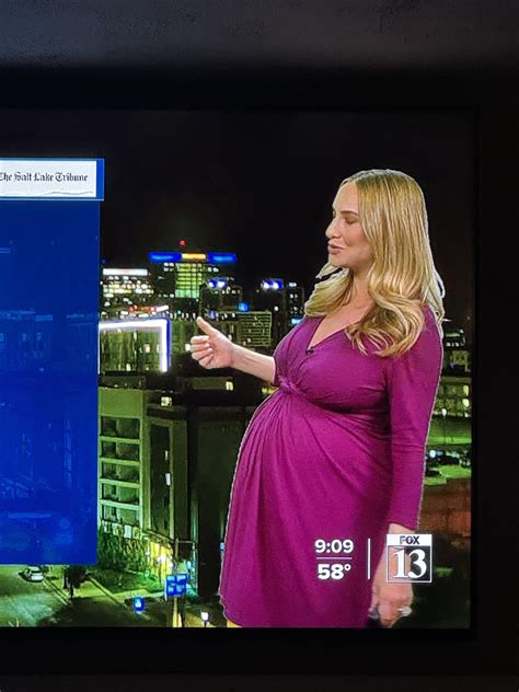 Busty And Preggo 🤩 R Allisoncroghan