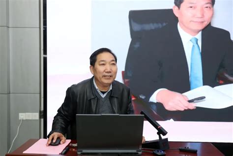 我校特邀河南科技大学刘振江教授、郑州大学任中义副教授为全体思政课教师作报告 黄河科技学院马克思主义学院