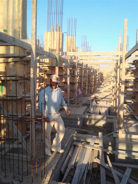 نجار مسلح Facebook