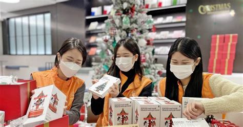 갤러리아 난치병 환아 대상 크리스마스 선물 전달