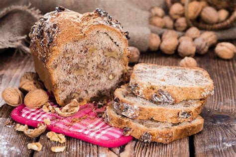 Premium Photo Walnut Bread