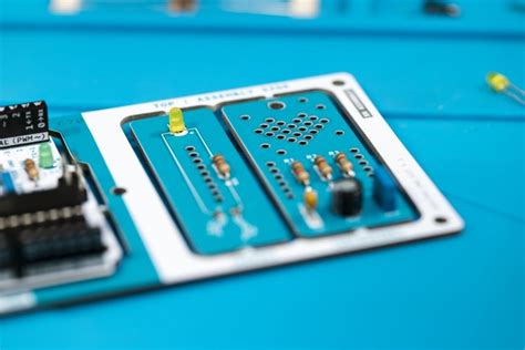 Arduino Make Your UNO Kit vytvoř si vlastní Arduino HWKITCHEN