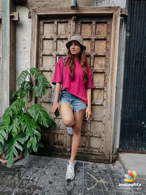 Malavika Mohanan Photos Tamil Actress Photos Images Gallery Stills And Clips Indiaglitz Com