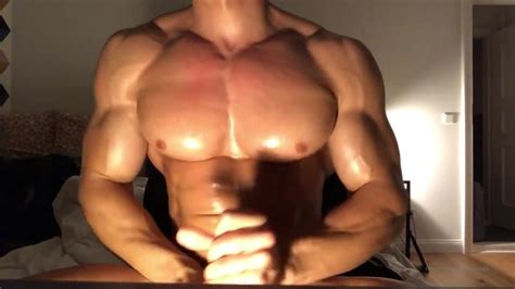 Daddies Bodybuilder Flexes And Jerks Offlong