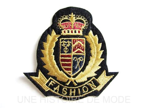 Applique Patch écusson Thermocollant Blason Fashion à Coudre Ou Repasser 70 X 75 Mm Déco